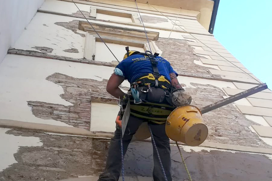 Come ripristinare l’intonaco esterno: procedura, materiali e prezzi.
